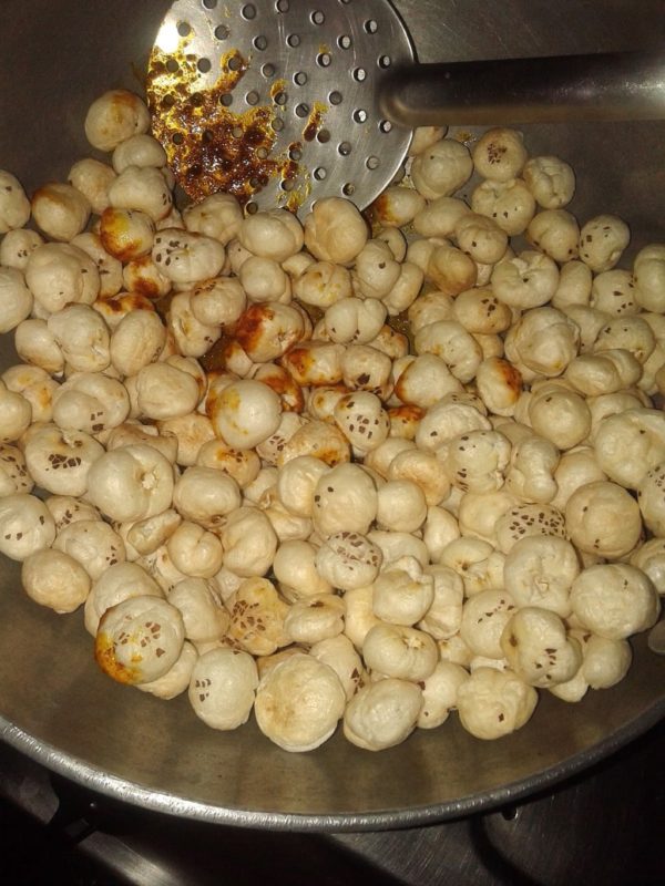 ROASTED MAKHANA / ROASTED PUFFED LOTUS SEEDS ( FOX NUTS ) Recipe | Cook ...